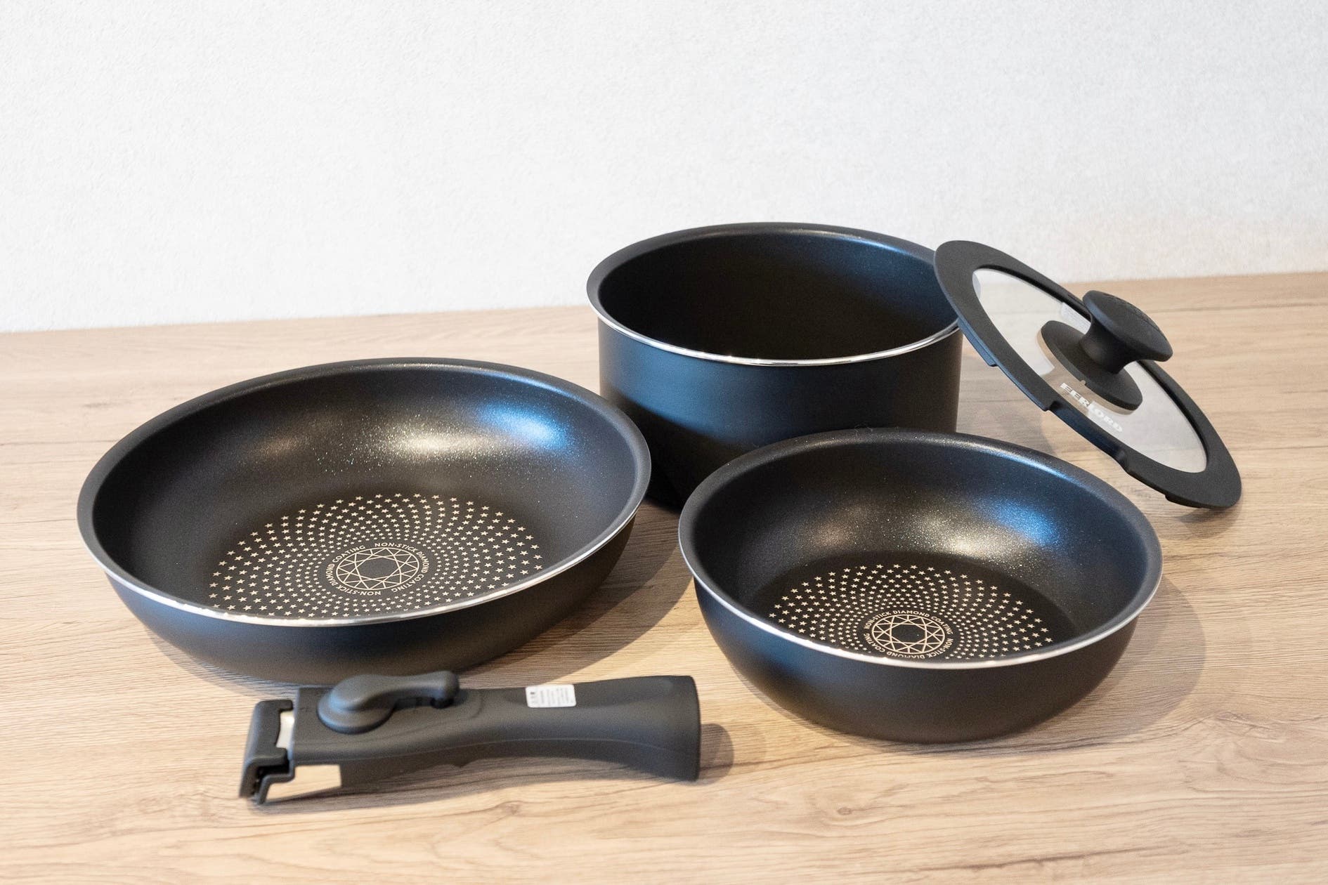 【横浜駅徒歩2分】最大着席22名✨120㌅大型モニター✨会議💻️サテライトオフィス🏢セミナー💎撮影🎥勉強会の写真18