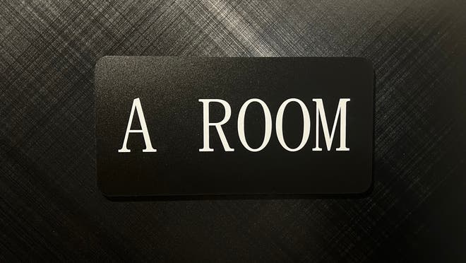 A ROOMはアップライトピアノ常設。24時間演奏可能で、周囲を気にせず毎日の練習や試験前の集中練習に最適です。の写真2