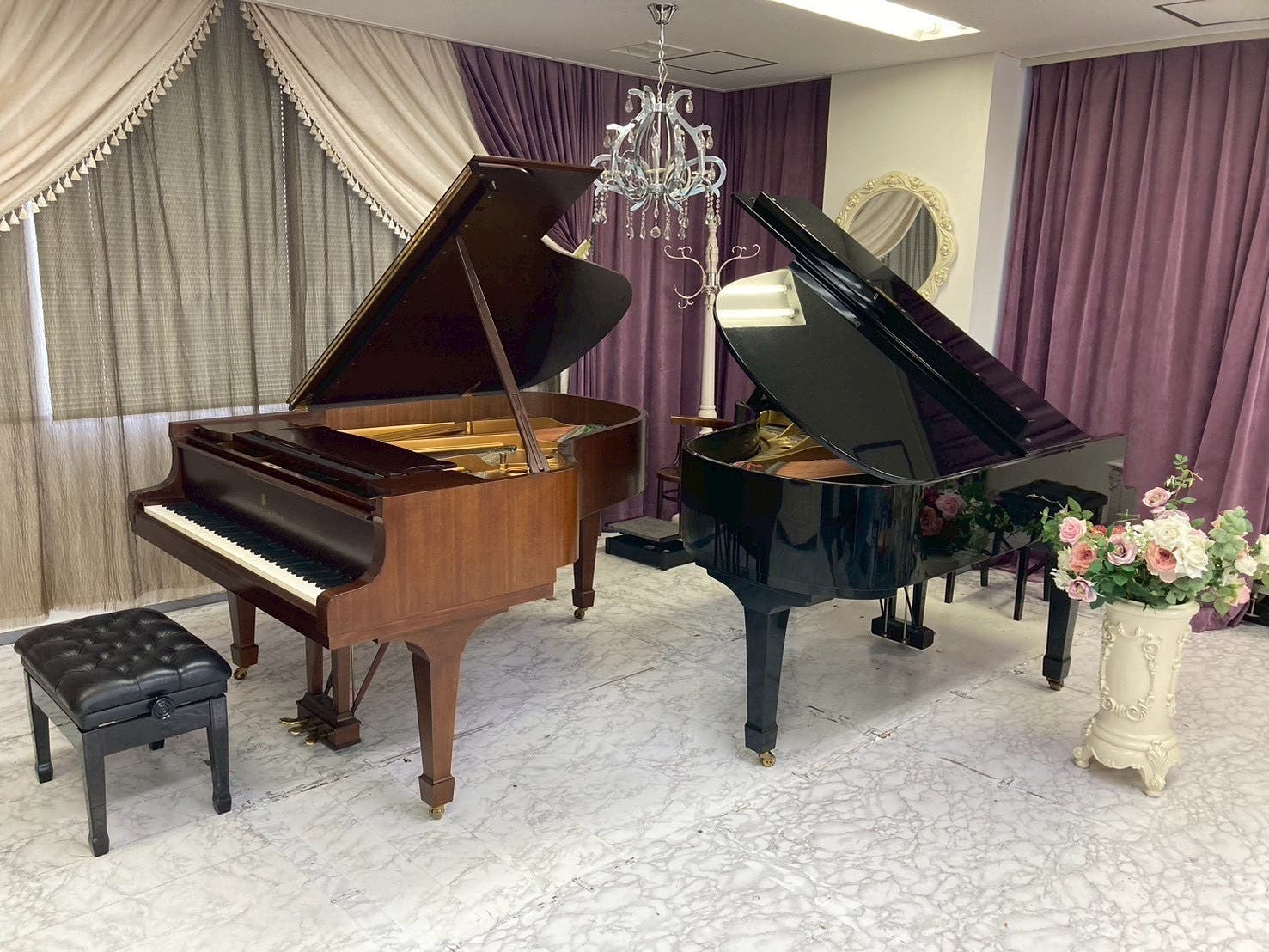 ROOM①スタインウェイ・ヤマハC3 グランドピアノ2台設置｜約100㎡の大型音楽スタジオの写真1