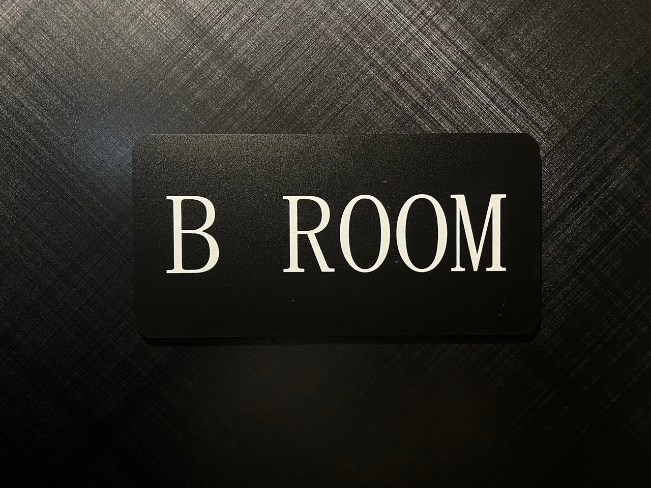 B ROOMはアップライトピアノ常設。24時間演奏可能で、周囲を気にせず毎日の練習や試験前の集中練習に最適です。の写真2