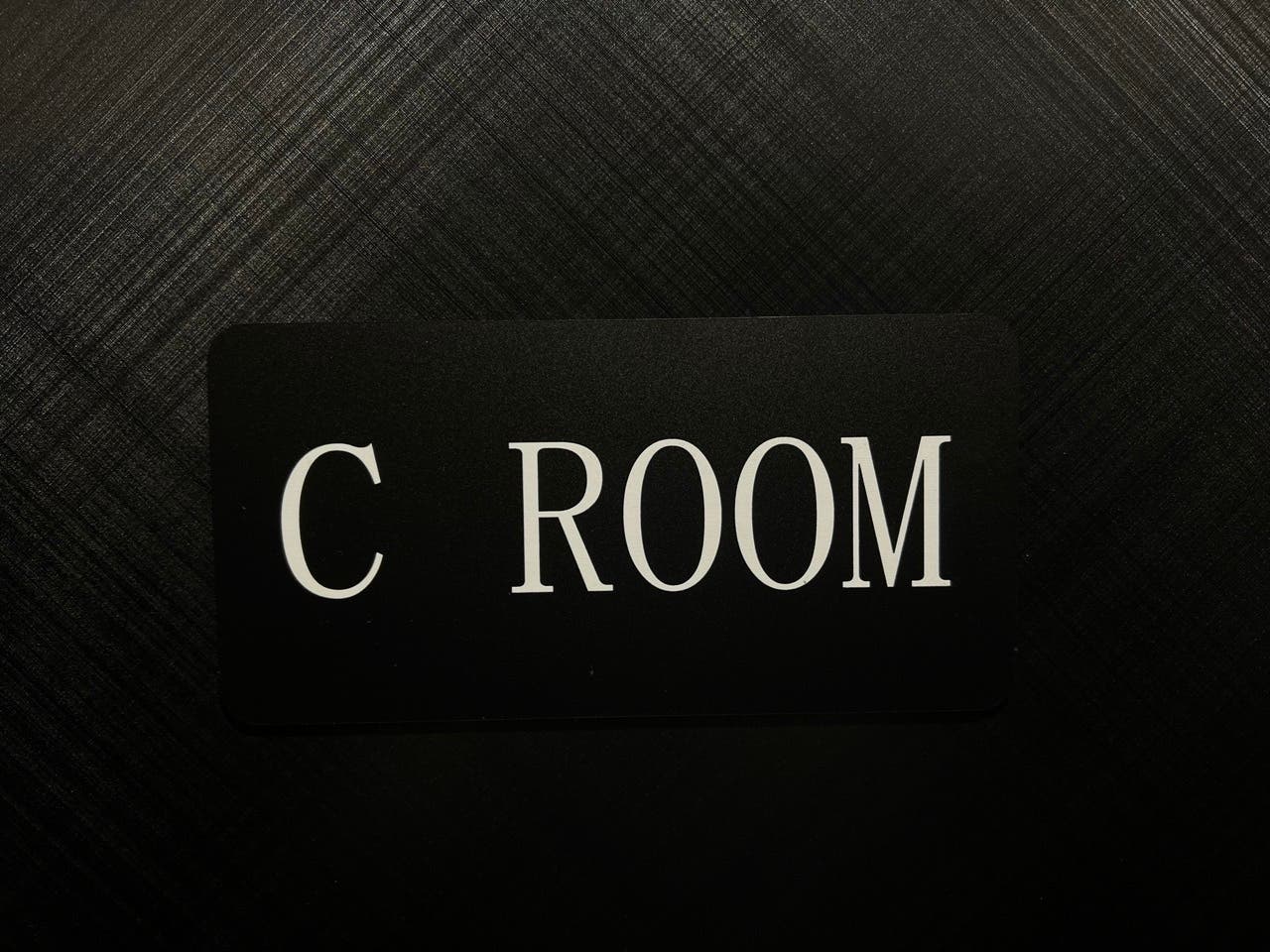 C ROOMはアップライトピアノ常設。24時間演奏可能で、周囲を気にせず毎日の練習や試験前の集中練習に最適です。の写真2