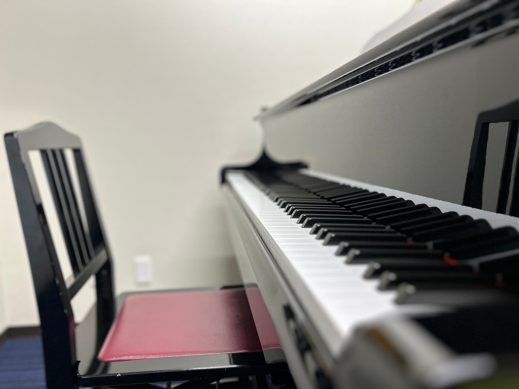 【Studio 2A】グランドピアノ完備！最大4名様までご利用いただける音楽スタジオです。の写真4