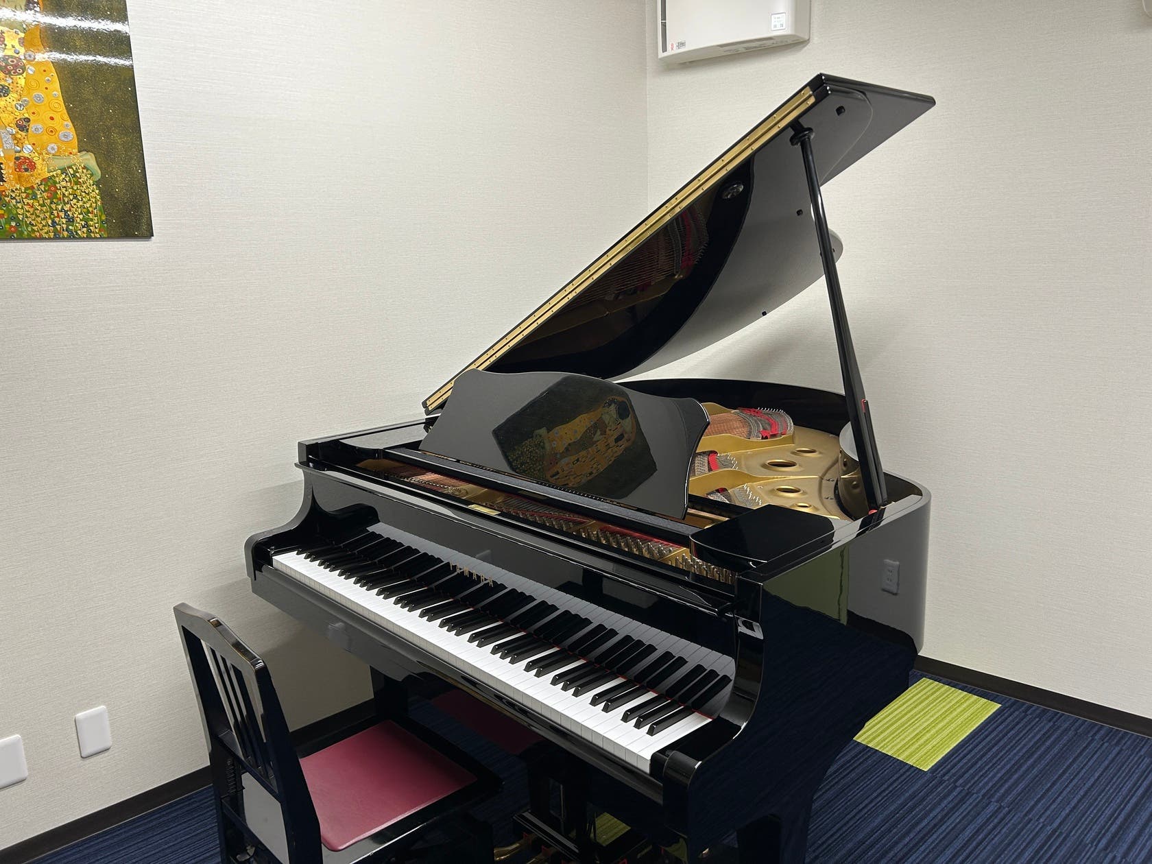 【Studio 2A】グランドピアノ完備！最大4名様までご利用いただける音楽スタジオです。の写真7