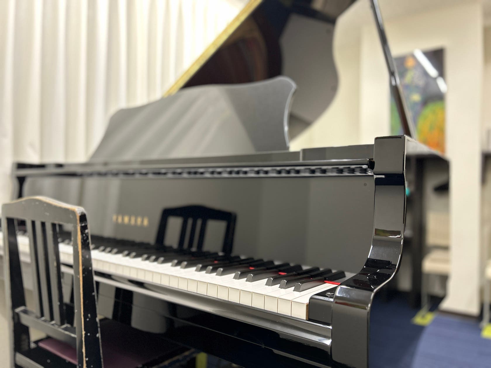 【Studio 2C】グランドピアノ完備！最大4名様までご利用いただける音楽スタジオです。の写真3