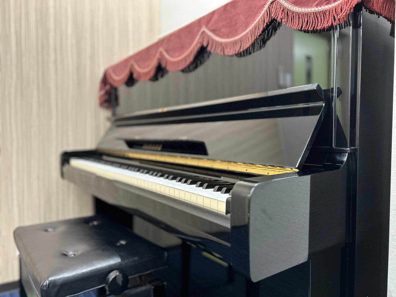 【Studio 2C】グランドピアノ完備！最大4名様までご利用いただける音楽スタジオです。の写真4