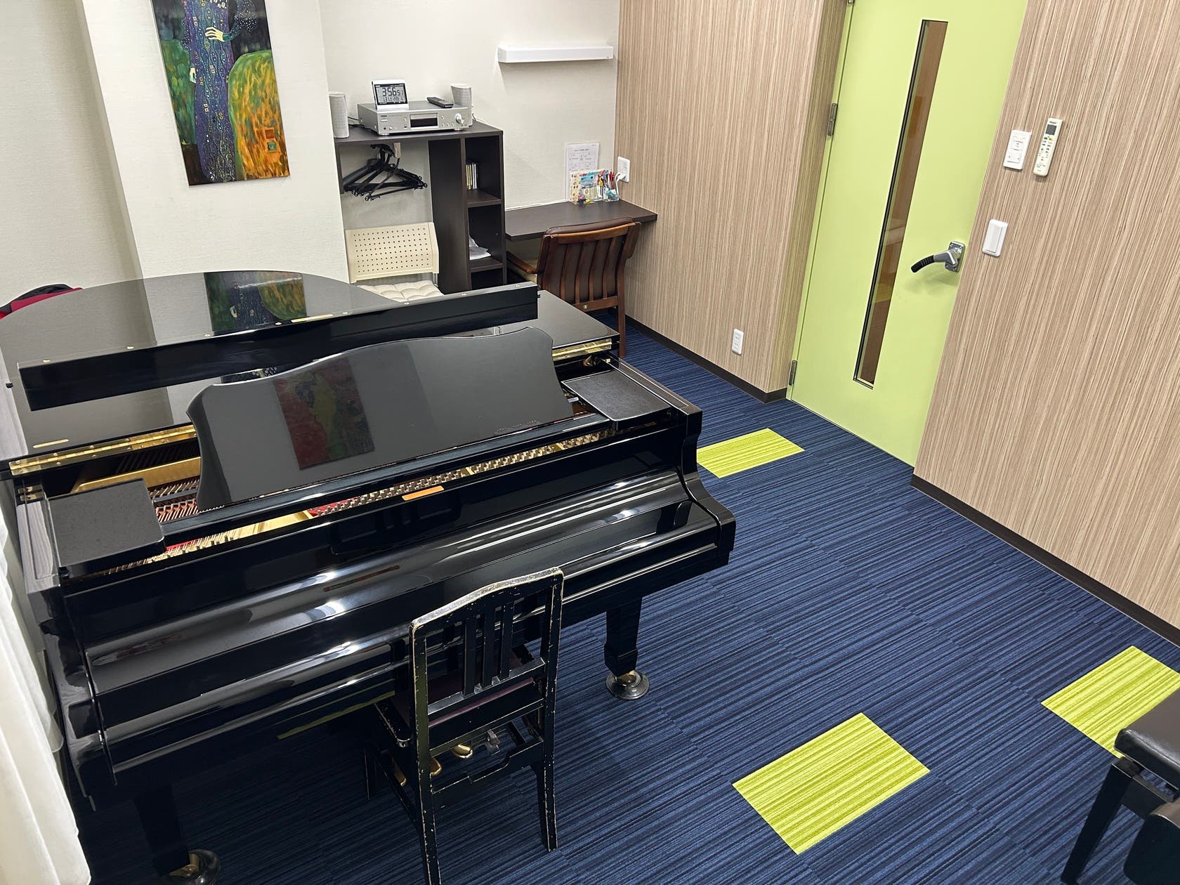 【Studio 2C】グランドピアノ完備！最大4名様までご利用いただける音楽スタジオです。の写真7