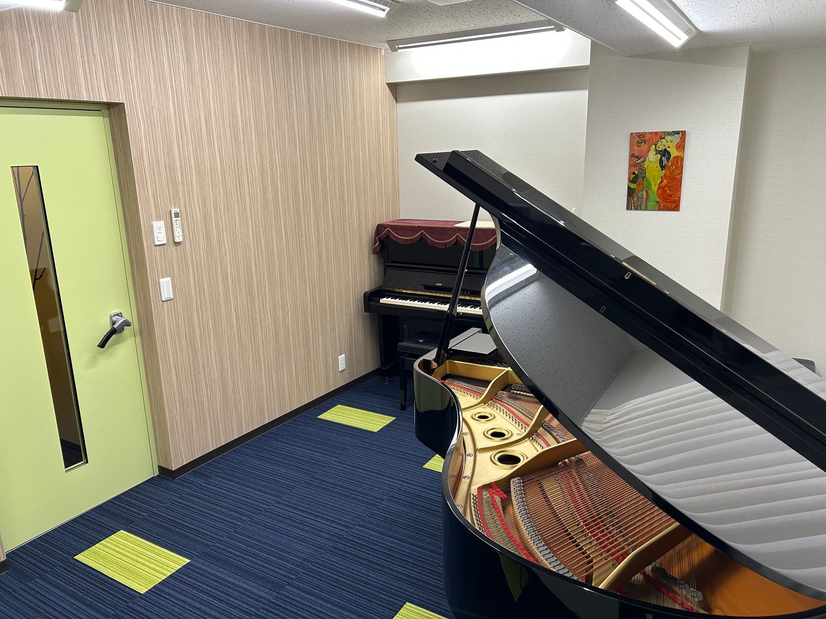 【Studio 2C】グランドピアノ完備！最大4名様までご利用いただける音楽スタジオです。の写真8