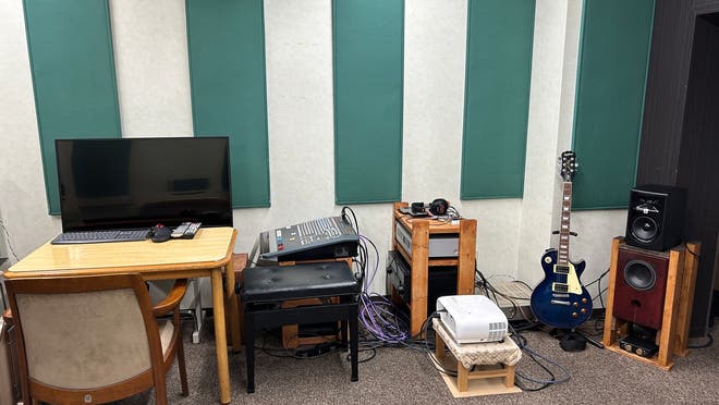 【Studio 1A】グランドピアノ完備!最大10名様までご利用いただける音楽スタジオです。の写真2