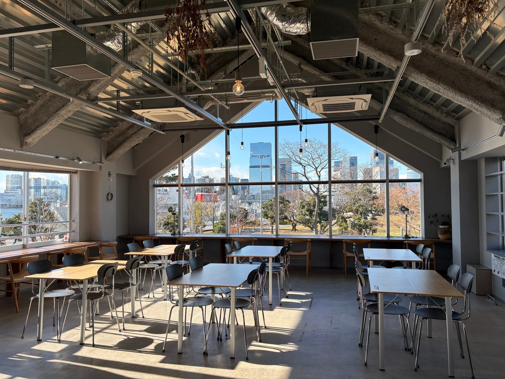 自然光/海/レインボーブリッジ 撮影やオフサイドミーティングに◎ 新橋からバス1本/公園駐車場ありの写真1