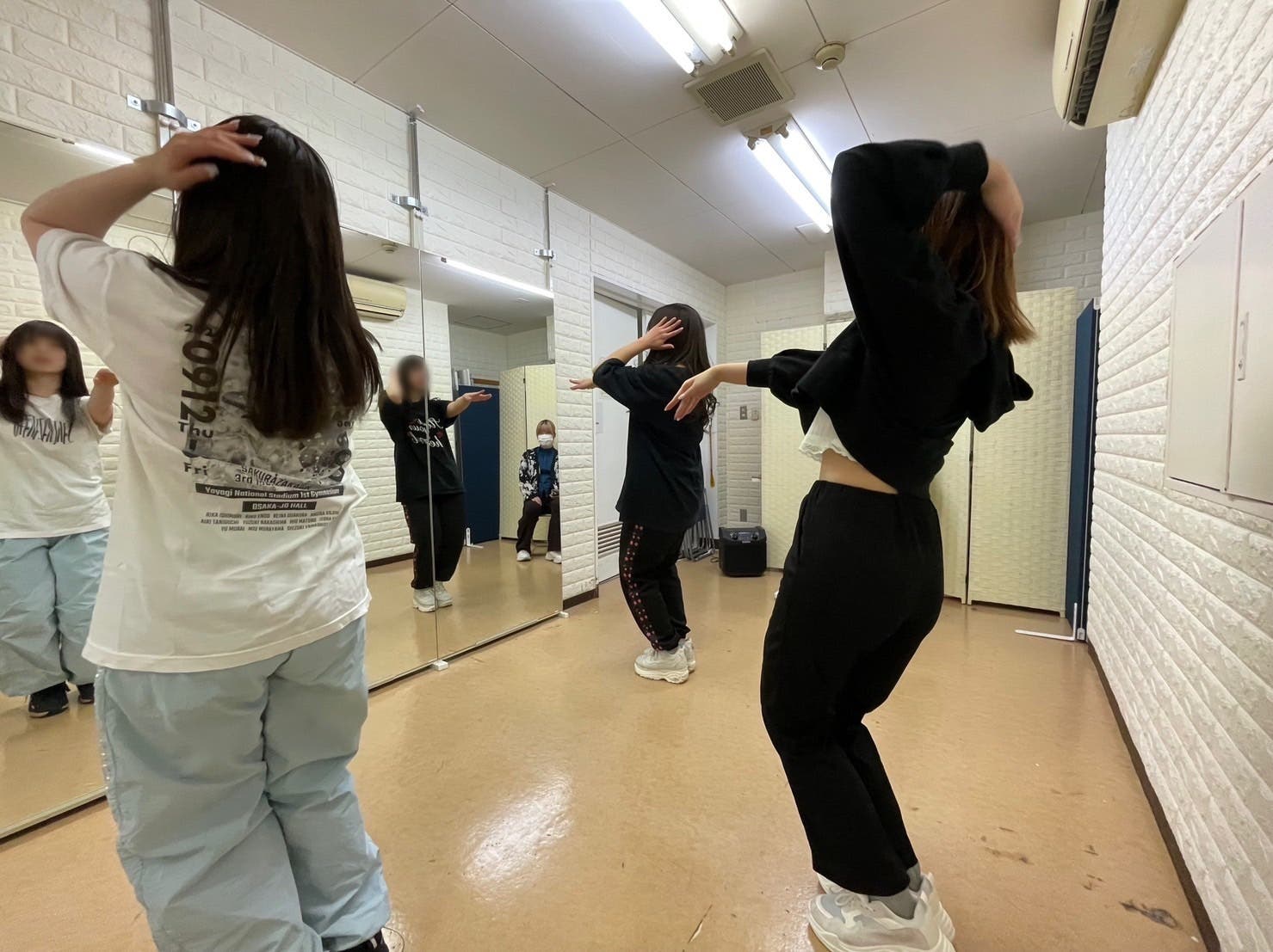 JR新宿駅南口より徒歩4分、THビル2階Dルームの写真2