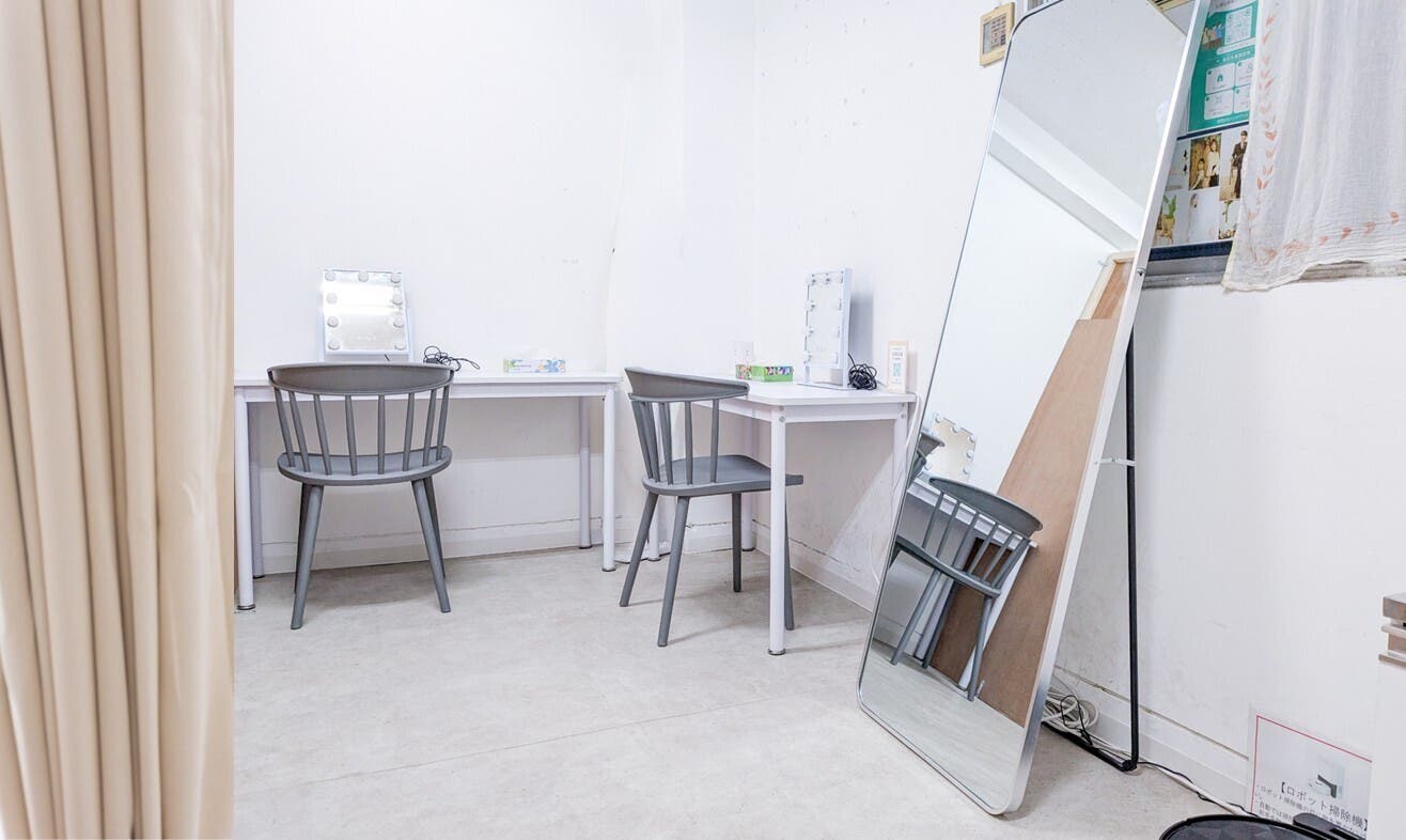 飯田橋駅2分｜自然光ポートレート＆ウェディング撮影スタジオ｜白壁・アーチ・植物背景｜土足OKの写真7