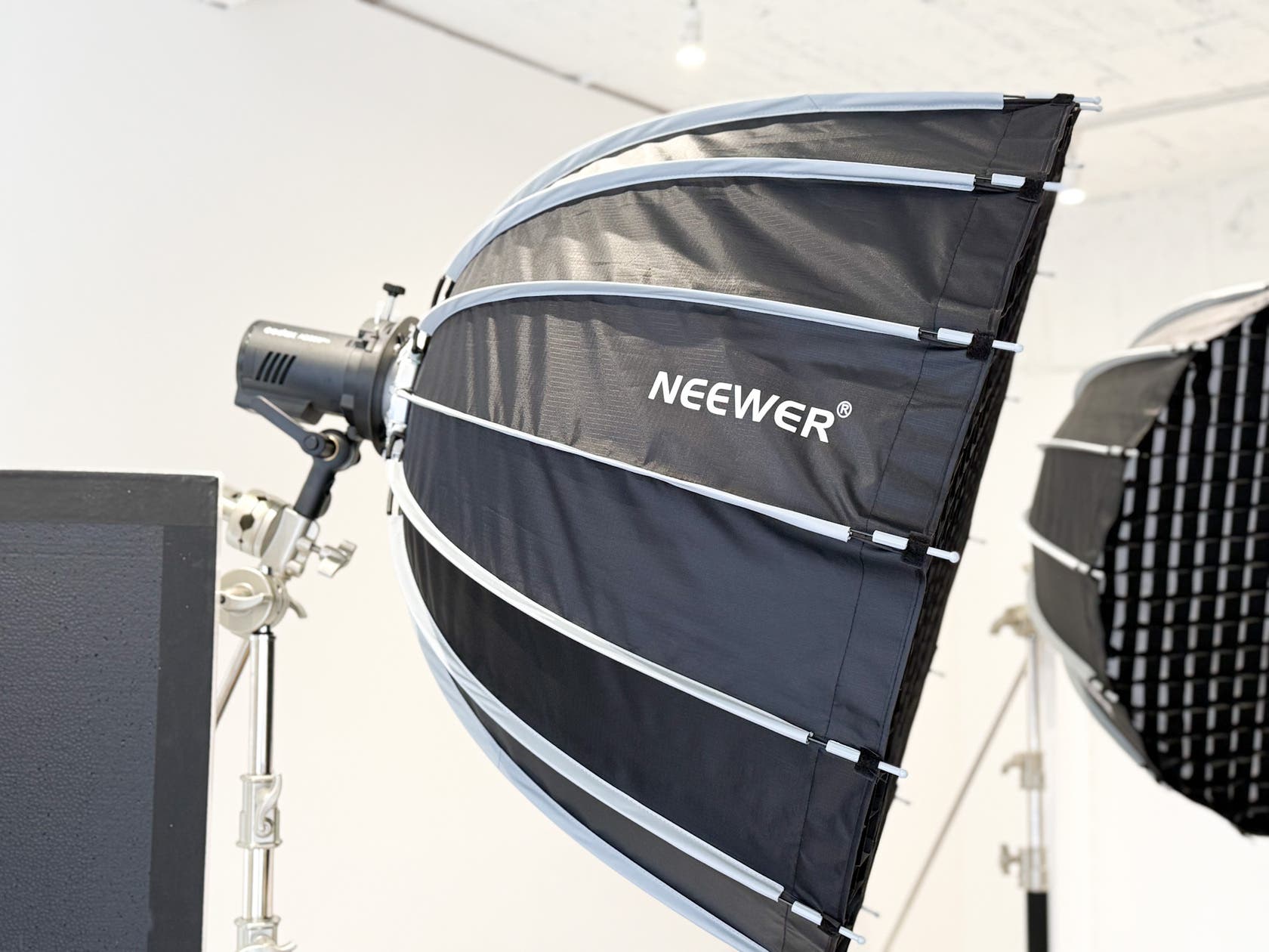 【超エキチカ✨新宿三丁目駅徒歩1分】天井高3ｍ/広々64㎡/8mの窓から溢れる陽の光/プロカメラマン監修の空間・機材（無料）の写真19