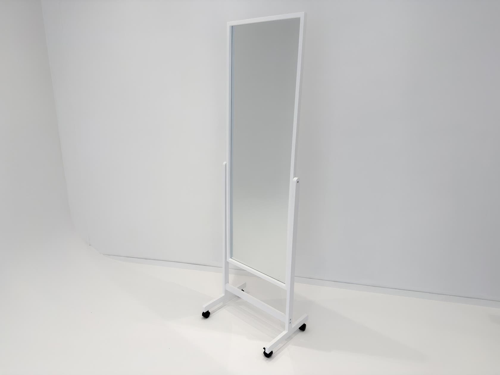 【超エキチカ✨新宿三丁目駅徒歩1分】天井高3ｍ/広々64㎡/8mの窓から溢れる陽の光/プロカメラマン監修の空間・機材（無料）の写真26