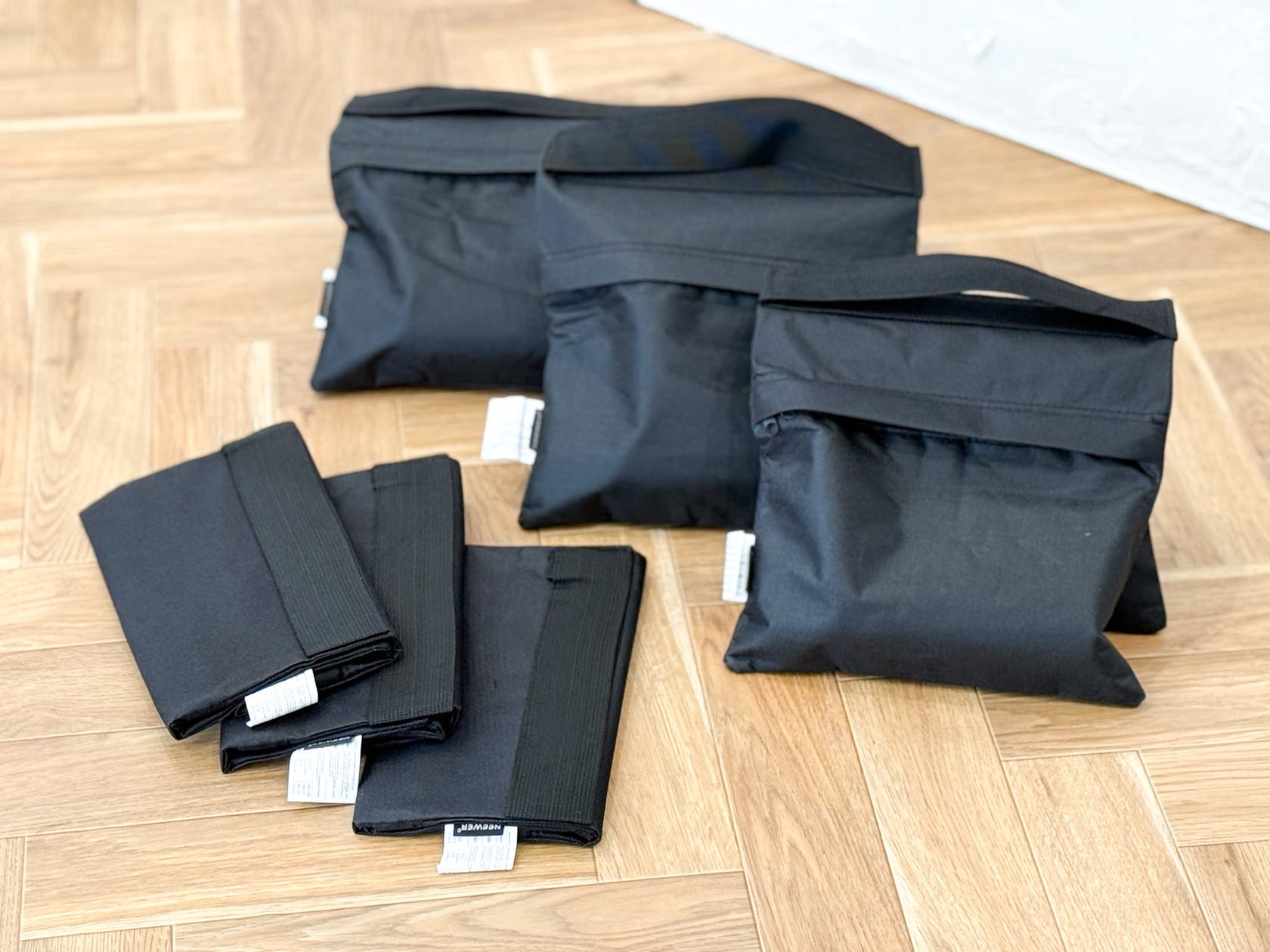 【超エキチカ✨新宿三丁目駅徒歩1分】天井高3ｍ/広々64㎡/8mの窓から溢れる陽の光/プロカメラマン監修の空間・機材（無料）の写真28