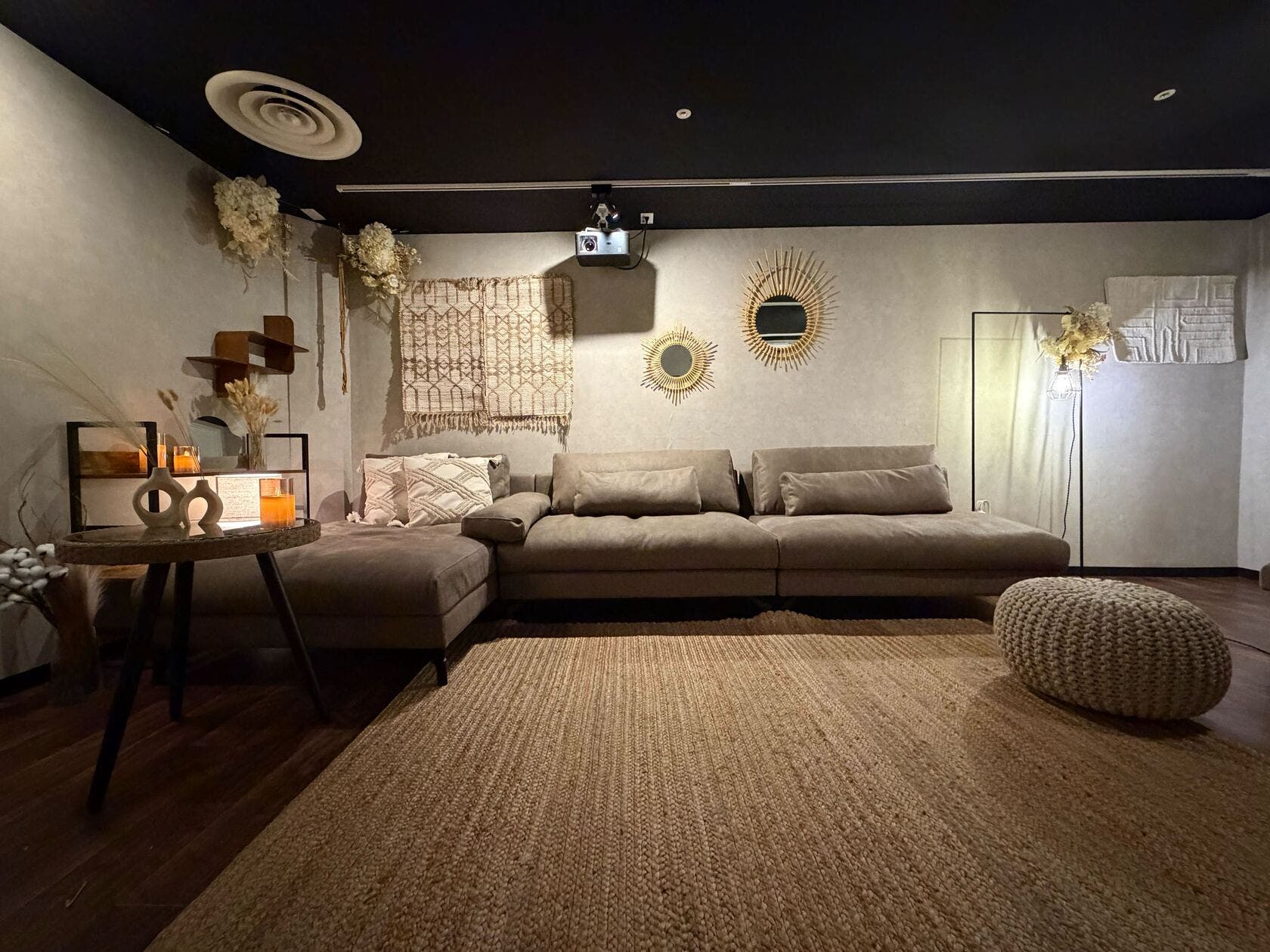 スペモ🥀デート💗プロジェクター🎥記念日🥂女子会💎パーティ🥂映画鑑賞🎬️MV撮影📸823_Atelier大阪梅田の写真1