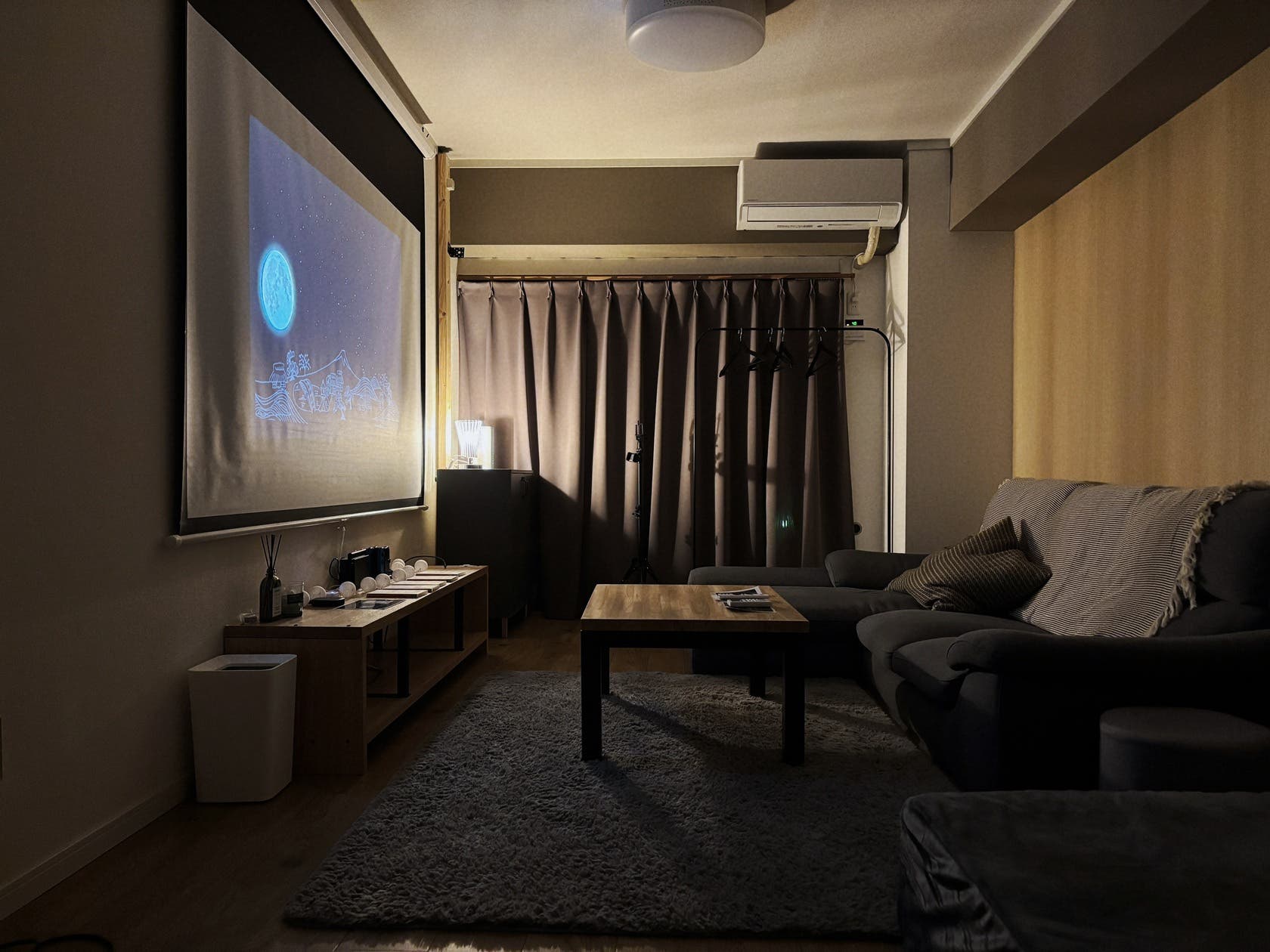 【4人まで料金一律＆出入自由】高崎駅繁華街すぐ近く♪プロジェクター付きレンタルスペース♪映画📽️ゲーム🎮を楽しもう♪の写真2