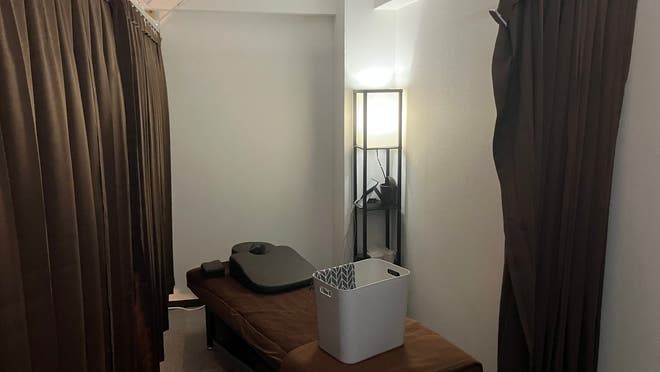 関内駅南口から徒歩3分!リラクゼーションサロン内のベッドスペースの写真2