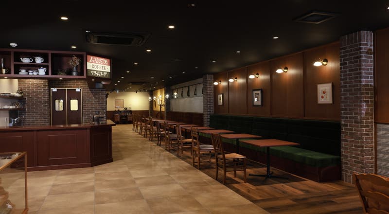 近鉄奈良駅から徒歩6分、JR奈良駅から徒歩10分の喫茶店。2024年オープンで新しい店内。