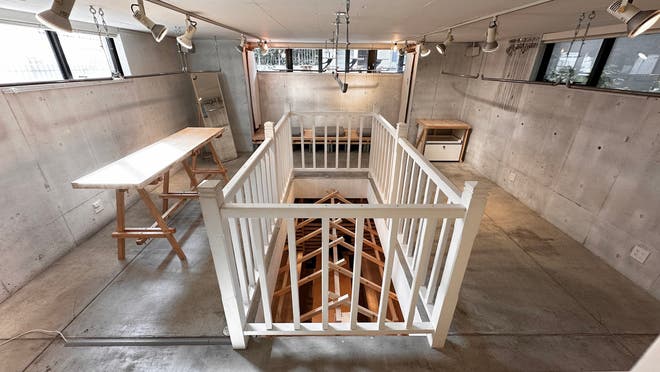 表参道駅徒歩7分、1階にはカフェ併設の自由空間の写真1