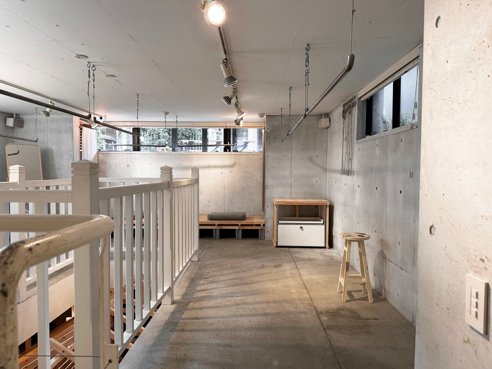 表参道駅徒歩7分、1階にはカフェ併設の自由空間の写真2