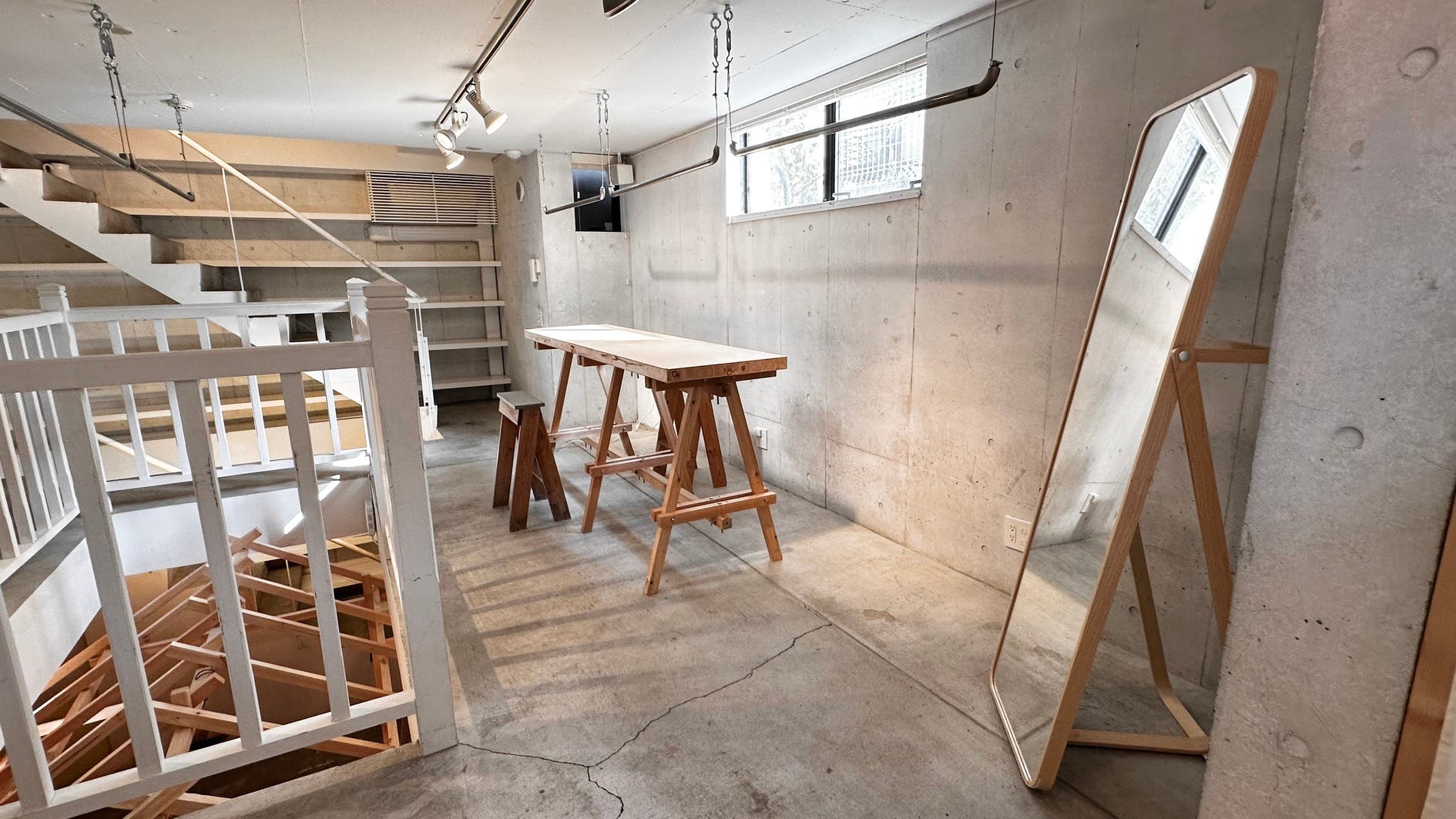 表参道駅徒歩7分、1階にはカフェ併設の自由空間の写真5