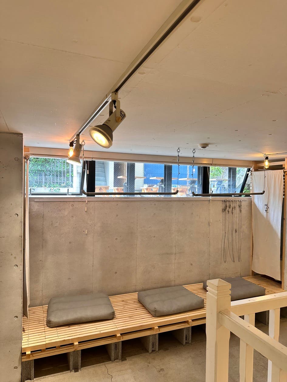 表参道駅徒歩7分、1階にはカフェ併設の自由空間の写真6