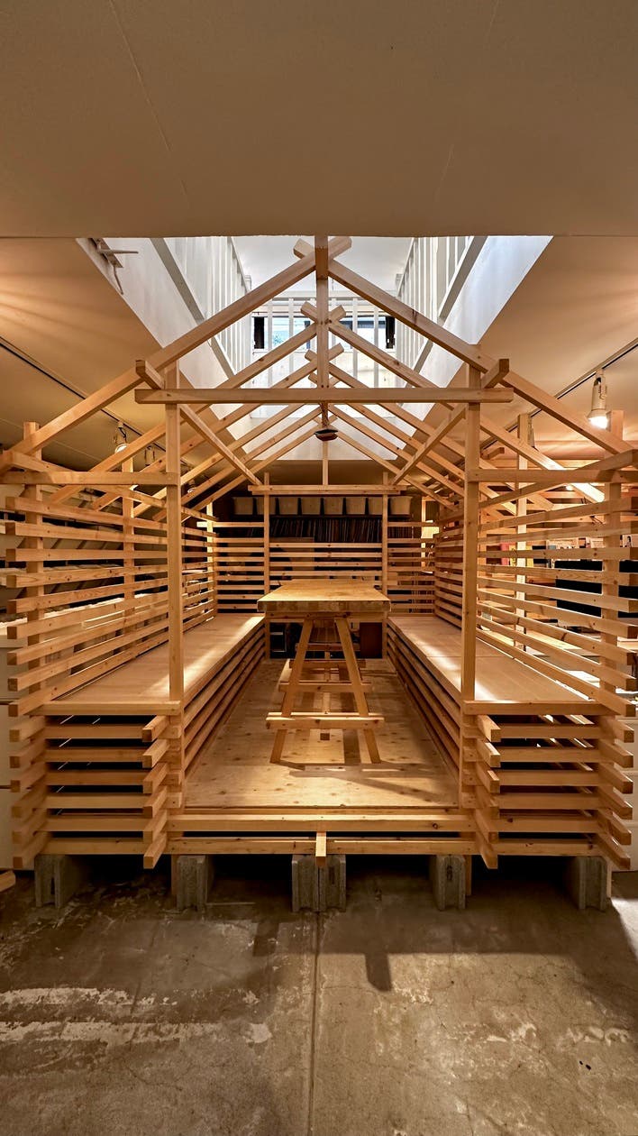 表参道駅徒歩7分、1階にはカフェ併設の自由空間の写真8