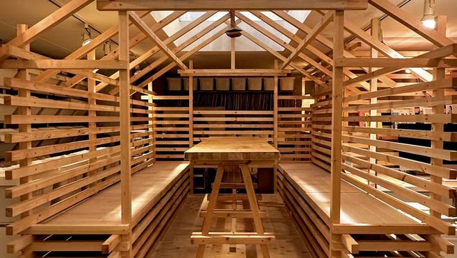 表参道駅徒歩7分、1階にはカフェ併設の自由空間の写真8