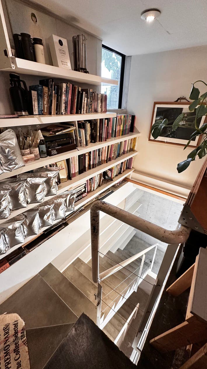 表参道駅徒歩7分、1階にはカフェ併設の自由空間の写真10