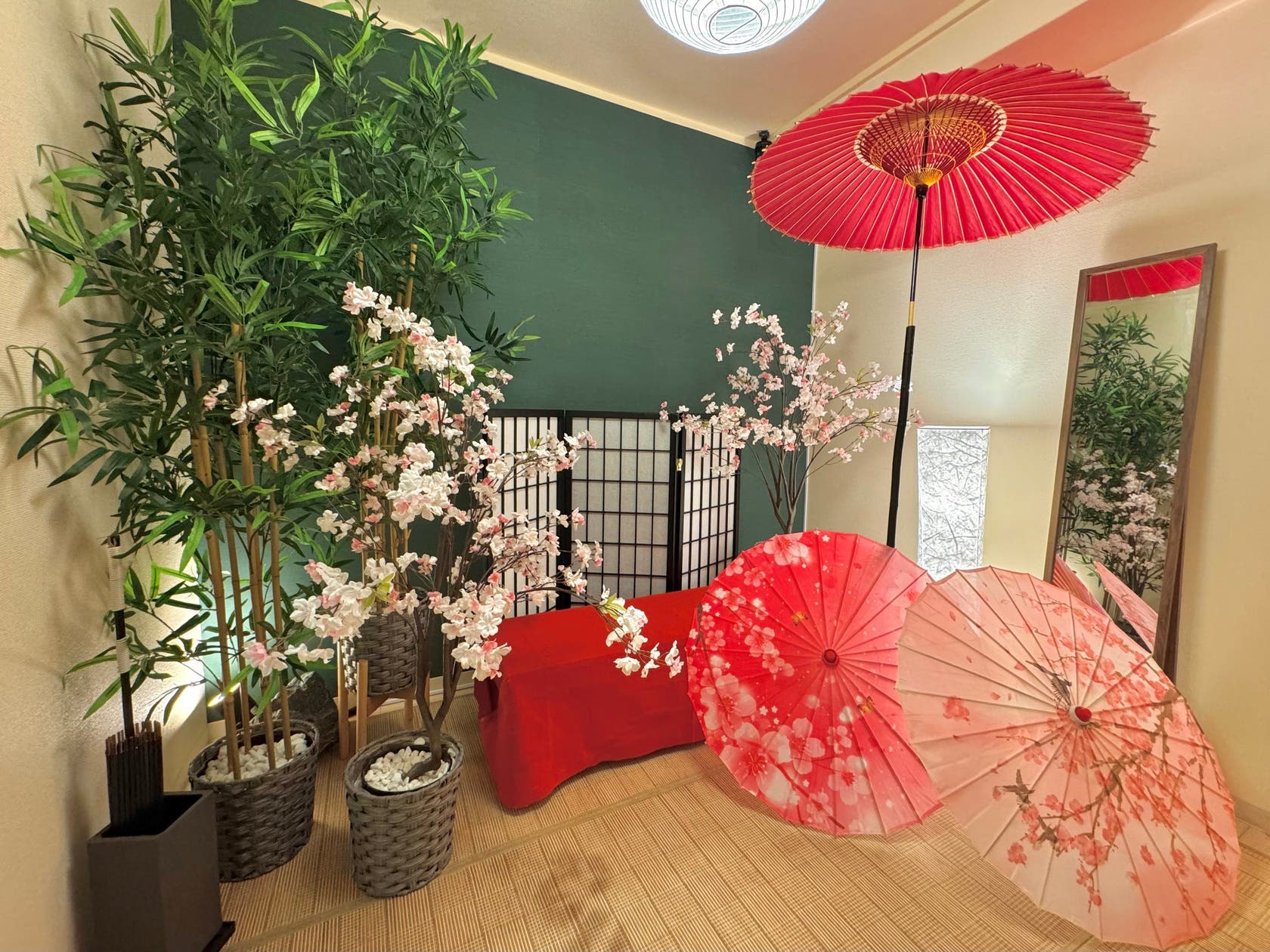 🌸さくら祭り開催中🌸映える和室✕ミニ日本庭園🏮浅草/田原町4分🪭和服•コスプレ撮影•デート•パーティーに⭕️75型TVの写真1