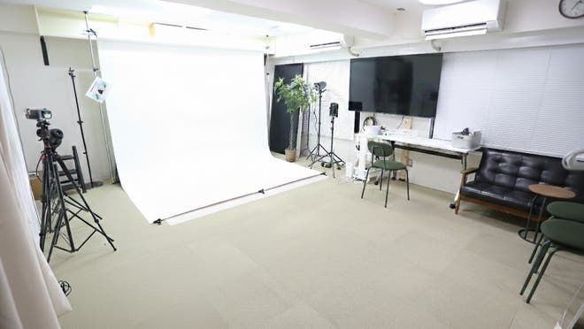 【新宿駅直結D5出口徒歩1分】シーズスタジオ新宿西口 / カメラ一つで撮影が出来る本格フォトスタジオ/白ホリ/機材無料の写真2