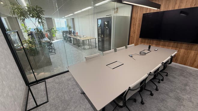 【新宿36階の絶景】生木のグリーンと本格バーカウンター完備。現役広告代理店の洗練オフィスで宣材・商品撮影をの写真8