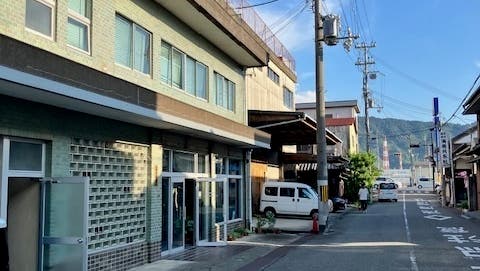 海南市黒江にある昭和レトロビル1Fの幅広い用途で使えるフリースペース(映像設備・キッチン・ホール20席)の写真7