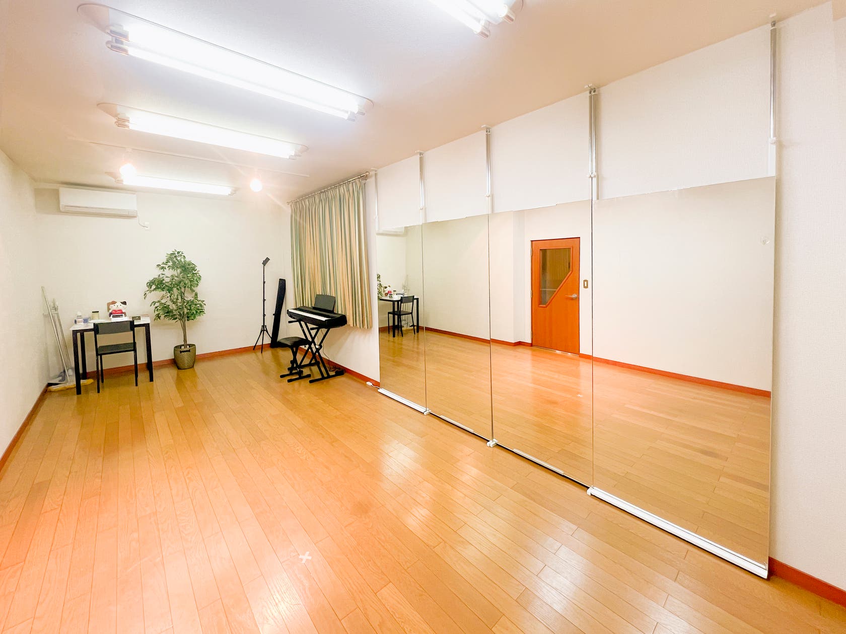 隠れ家ダンス＆音楽スタジオ★防音室の為大音量でダンス・演奏可！★場ミリ★電子ピアノ★航空公園・西所沢・新所沢3沿線★スタバ目印♪の写真1