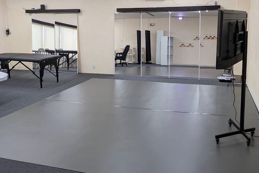 【姫路駅7分】サロン向けレンタルスペース｜施術・ネイル設備💅大型ミラー完備🪞自然光◎54㎡の写真3