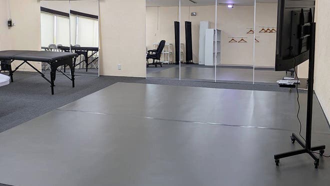 【姫路駅7分】サロン向けレンタルスペース|施術・ネイル設備💅大型ミラー完備🪞自然光◎54㎡の写真3