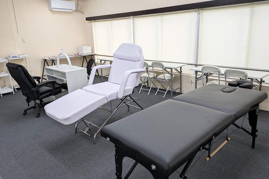 【姫路駅7分】サロン向けレンタルスペース｜施術・ネイル設備💅大型ミラー完備🪞自然光◎54㎡の写真2