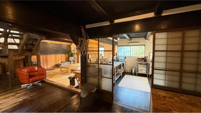 常滑駅から徒歩10分、中部国際空港駅から20分の古民家ゲストハウス。共用スペースとテラススペースのみご利用いただけます。の写真3