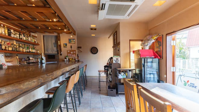 【相川駅徒歩3分】Bar fiore 路面店!一枚板カウンターのバースペース|大人のプライベートバーを貸切の写真13
