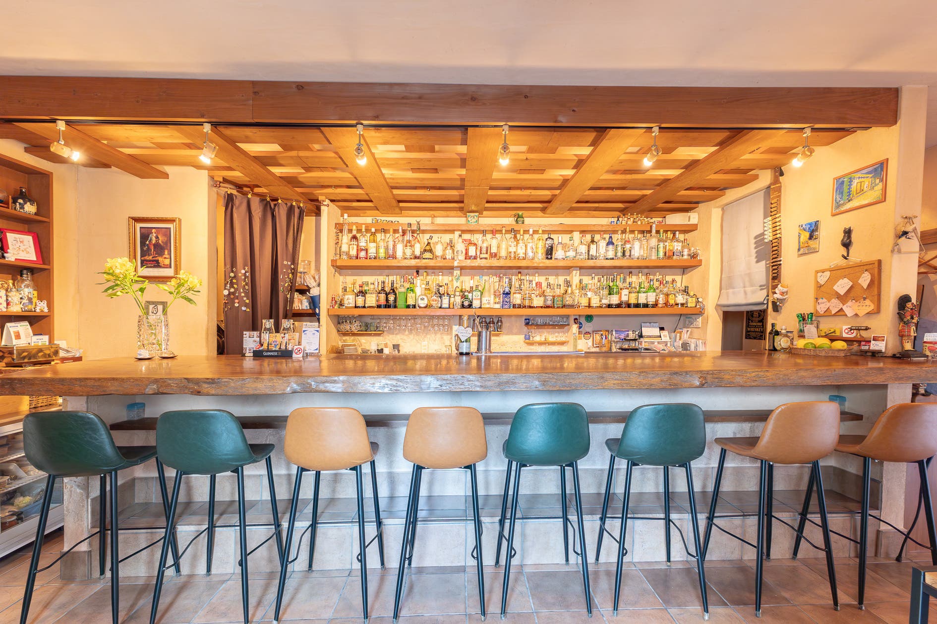 【相川駅徒歩3分】Bar fiore 路面店！一枚板カウンターのバースペース｜大人のプライベートバーを貸切の写真6