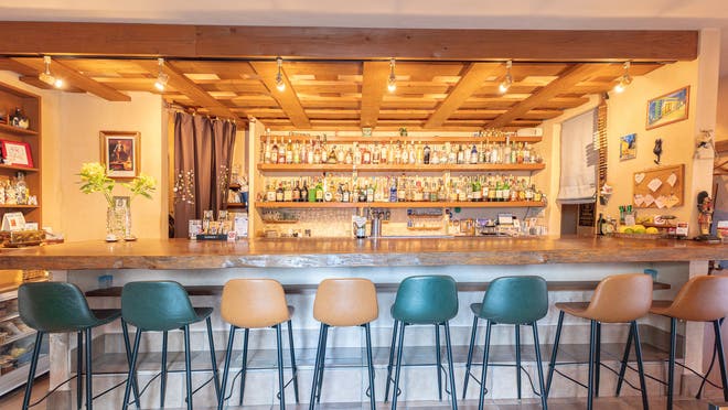 【相川駅徒歩3分】Bar fiore 路面店!一枚板カウンターのバースペース|大人のプライベートバーを貸切の写真6