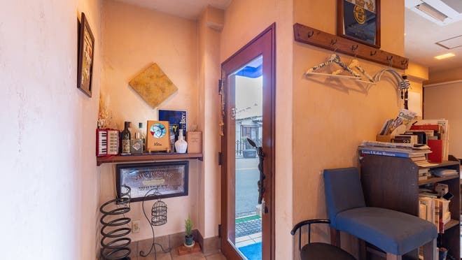 【相川駅徒歩3分】Bar fiore 路面店!一枚板カウンターのバースペース|大人のプライベートバーを貸切の写真18