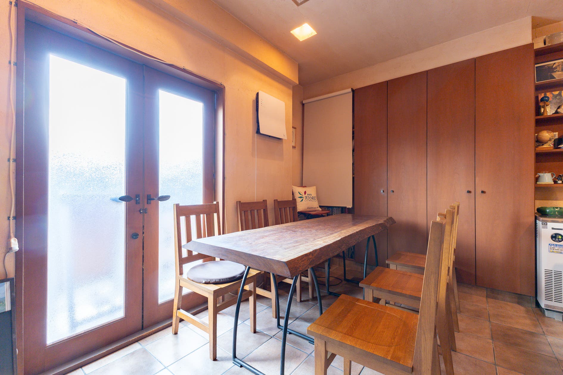 【相川駅徒歩3分】Bar fiore 路面店！一枚板カウンターのバースペース｜大人のプライベートバーを貸切の写真8