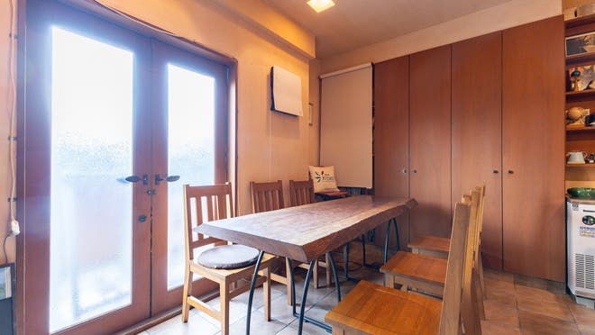 【相川駅徒歩3分】Bar fiore 路面店!一枚板カウンターのバースペース|大人のプライベートバーを貸切の写真8