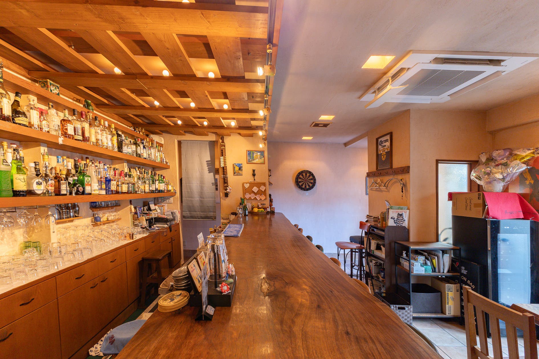 【相川駅徒歩3分】Bar fiore 路面店！一枚板カウンターのバースペース｜大人のプライベートバーを貸切の写真4