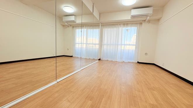 【地域最安値】🎊個人練習|動画撮影に最適🎊|八王子駅2分|少人数利用に最適なダンススタジオ|幅4m大型鏡&無料備品多数!の写真1