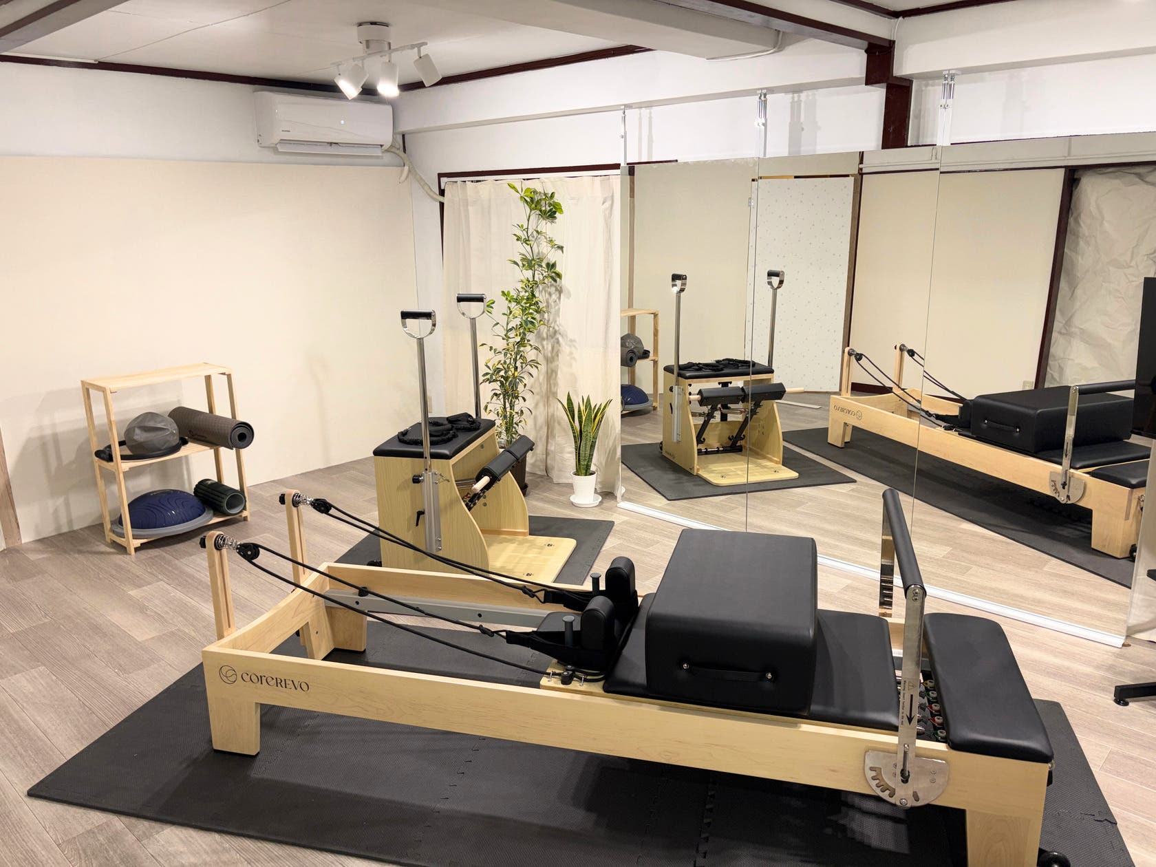 【天神・赤坂5分】完全個室マシンピラティス！リフォーマー＆チェア完備！撮影・レッスン・独立開業にの写真1