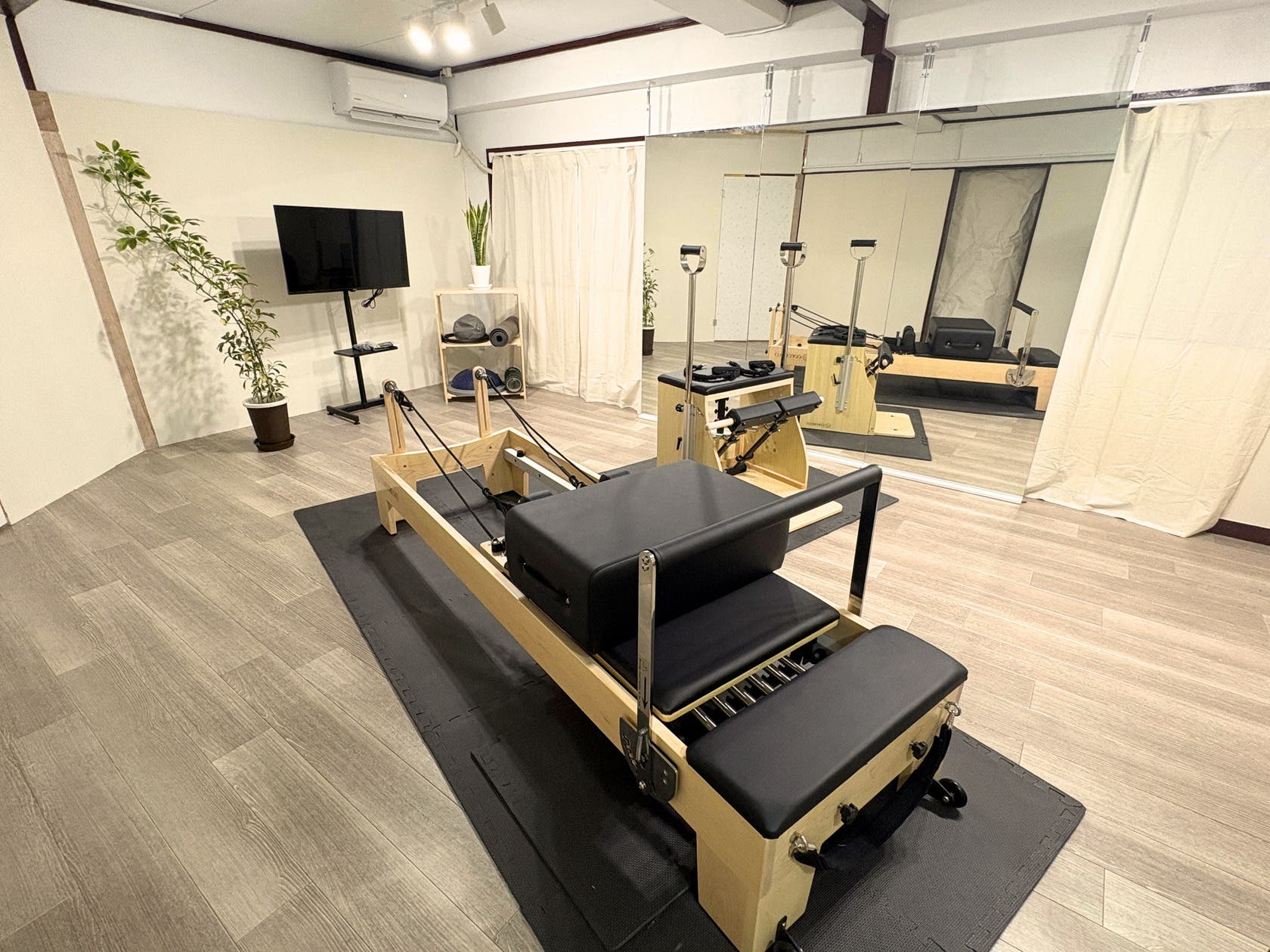 【天神・赤坂5分】完全個室マシンピラティス！リフォーマー＆チェア完備！撮影・レッスン・独立開業にの写真2