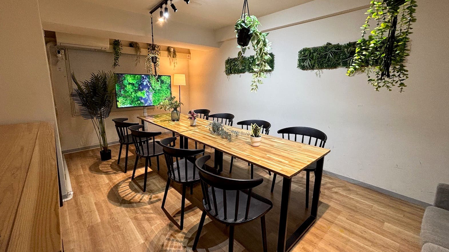 🎊超好立地🎊｜六本木駅1分｜交差点そば｜100㌅プロジェクター｜50型TV｜パーティ｜撮影｜スポーツ観戦｜会議の写真1