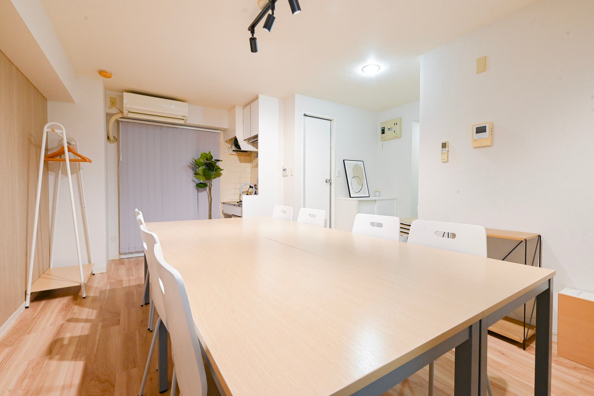 【駅近/スマイリ会議室】名古屋駅 徒歩3分/最大12名/Wi-Fi/セミナー/ミーティング/Web会議/モニター/ボードゲームの写真2